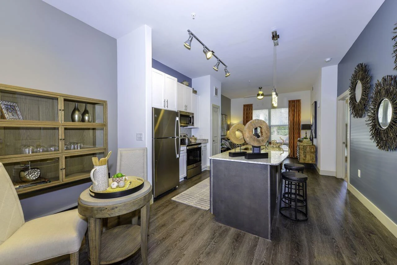 Cortland at Phipps Plaza, Atlanta | Reviews & Apartments for Rent